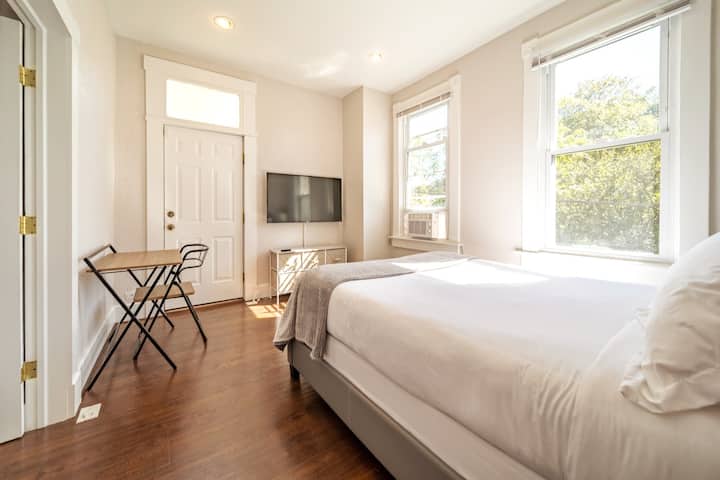 Historic 1 Br Stay With Free On-site Parking - Baltimore, MD