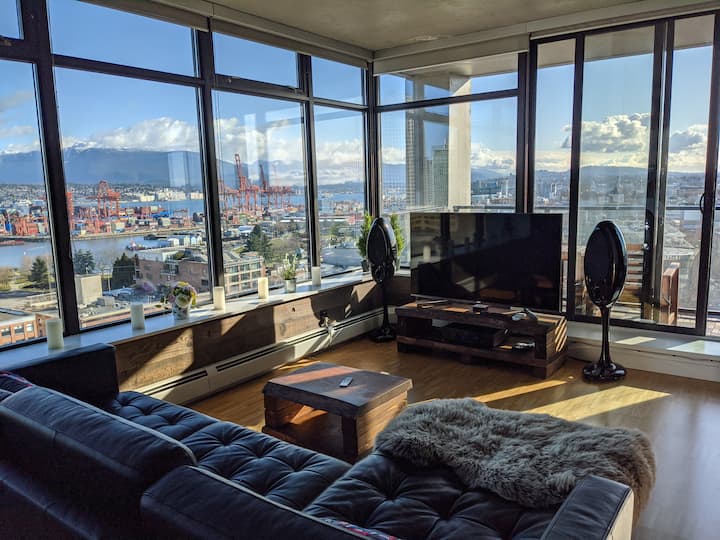 Executive 1 Br + Office With Unobstracted Views - Vancouver