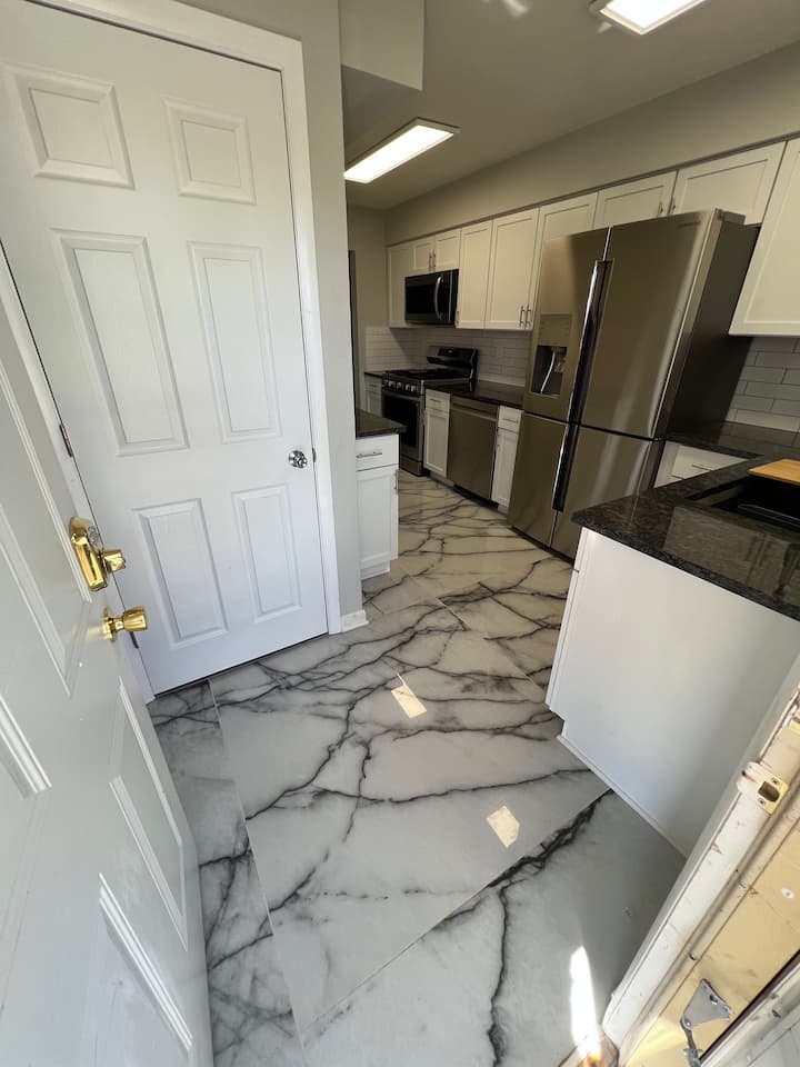Gorgeous Remodeled 6 Bedroom 3 Bath Ranch Home - West Des Moines, IA