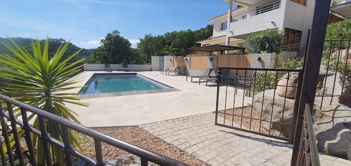Résidence Mina - Rez De Jardin-vue Mer-piscine - Plage de Pinarellu