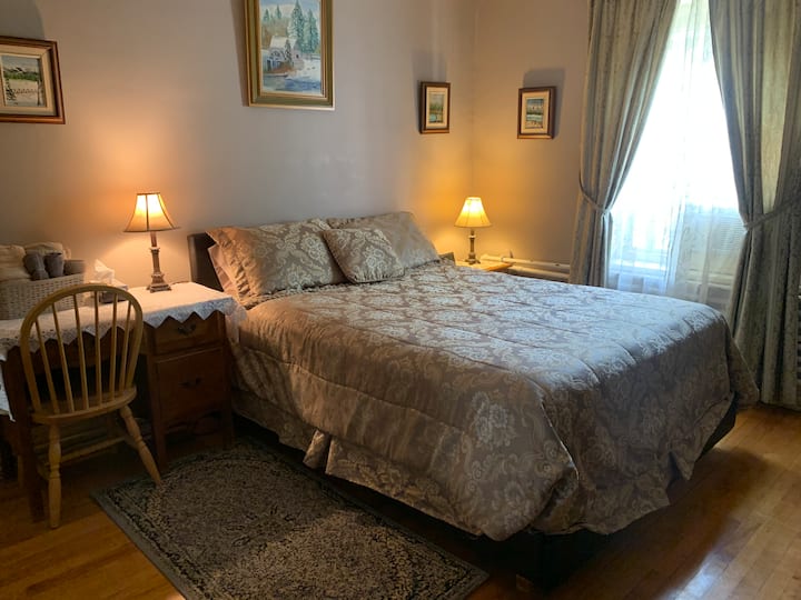 Citadelle : 1 Lit Queen, S/b Privée Extérieure - Quebec City