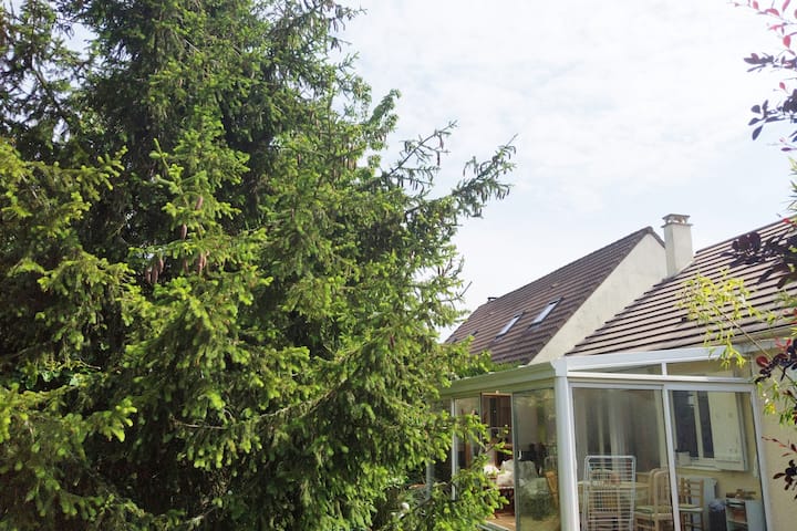 Deux Chambres , Dans Maison Entière Plein Pied . - Magnanville