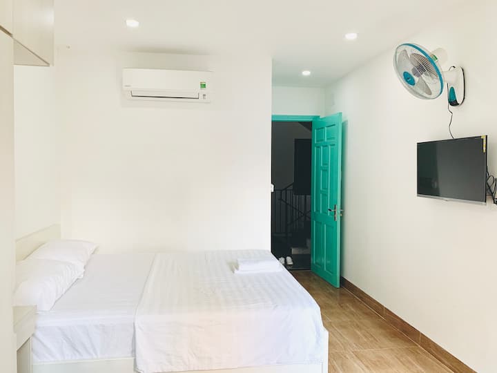 Deluxe Big Balcony Studio Fully Furnished - Vietnam