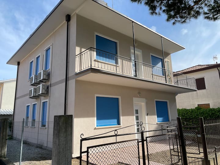 Appartamento 150 Mt Da Mare, 1 Piano Fronte Strada - Jesolo