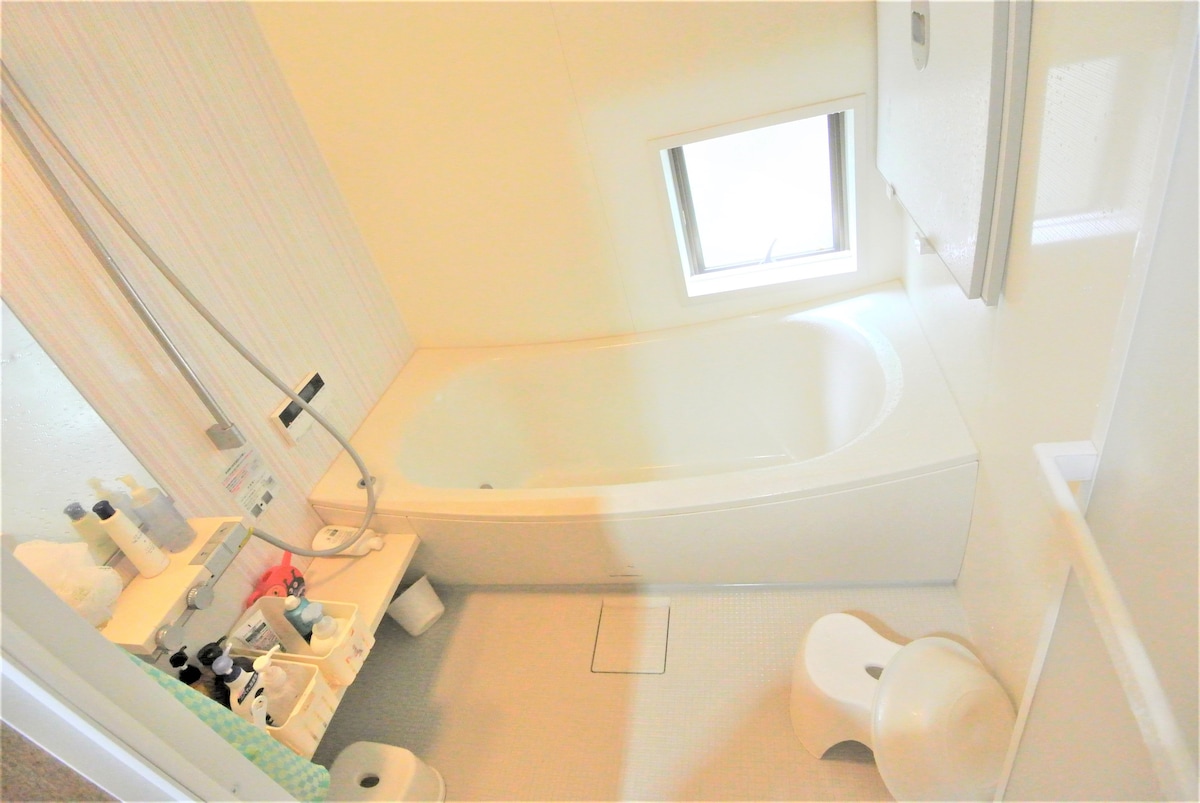 Quarto privado em casa compartilhada a 7 minutos a pé da estação Koonan ...