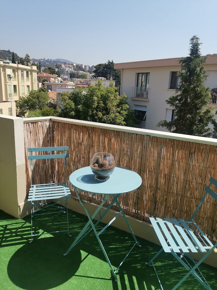 Grand Studio Avec Balcon Proche Centre Ville - Nizza