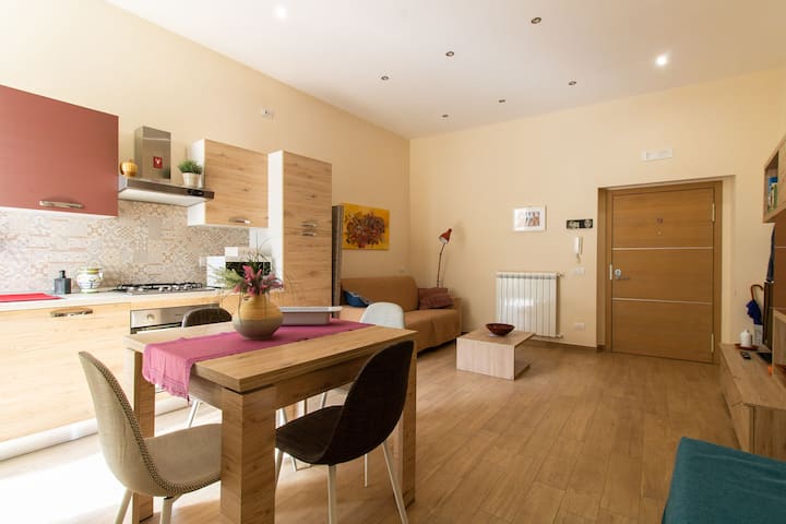 Domus Campanile, Nel Cuore Pulsante Di Napoli - Naples