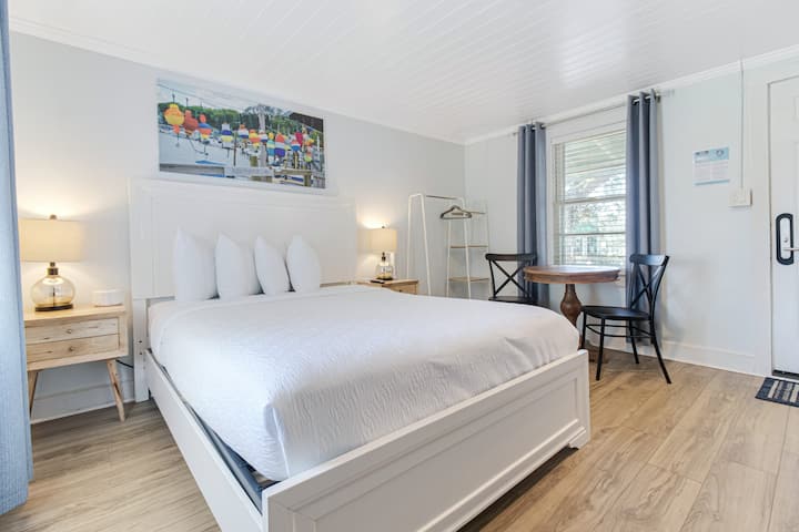The Inn At Southport, Downtown Queen - 5 - Bald Head Island, NC