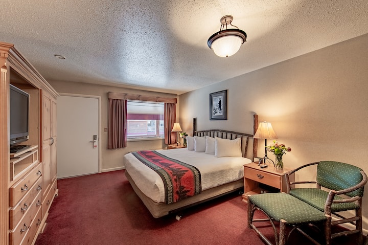 King Fireplace Room - Jackson, WY