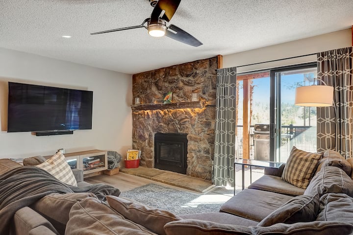 Stunning Ski Condo, Hot Tub – Shuttle, Sleeps 10 - Fraser, CO