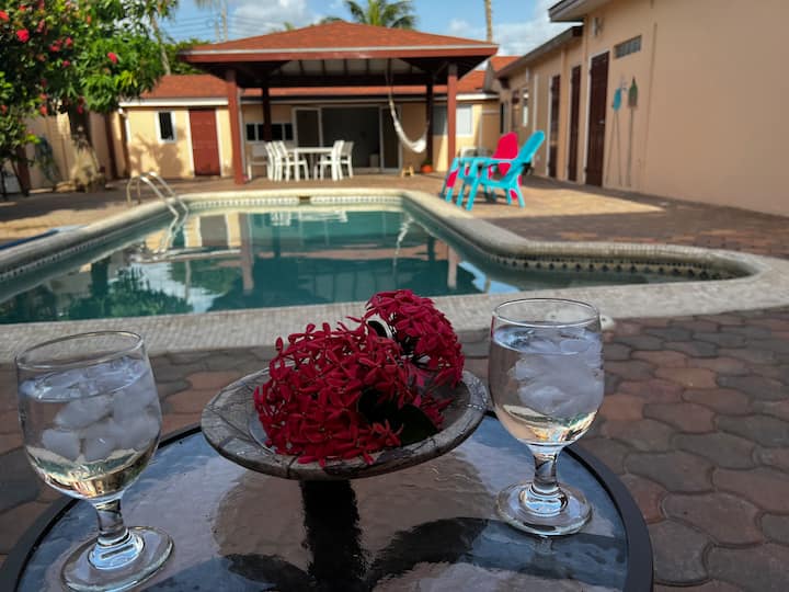 Beautiful Spacious Private Pool/cozy 2 Br/2 Ba Apt - Aruba