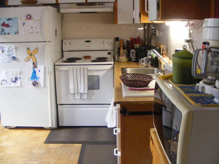 Chambre Lit Simple, Plateau Mont-royal, Montréal. - Montreal