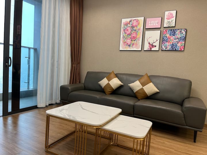 3 Bedrooms Vinhomes Metropolis Airport Pickup - Hanoi