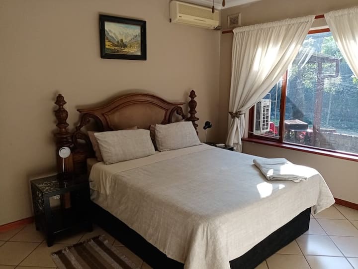 Bridgemead Unit: 3 - 1 B/r Suite-for Nature Lovers - Queensburgh