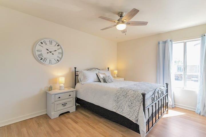 Glendale Golden Getaway - State Farm Stadium