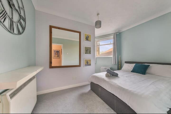 Large, Modern & Ideally Located For London & Kent - Dartford