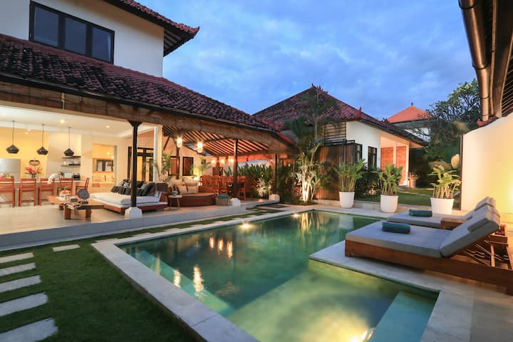 Clean 6bdr Seminyak With 2 Pools Close To Beach. - Kuta