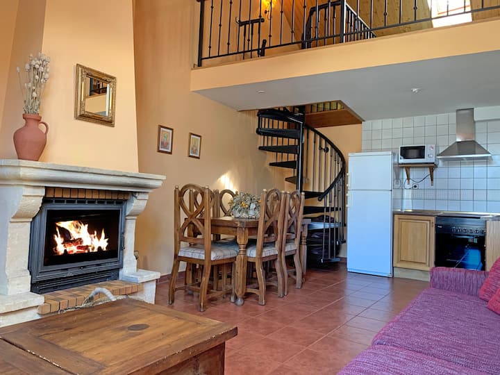 Malagosto: Original Dúplex Con Chimenea - Lozoya