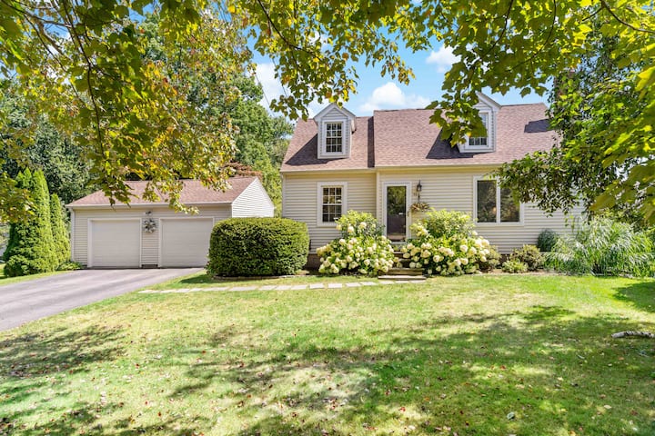Immaculate, Renovated Beach Cottage - Connecticut