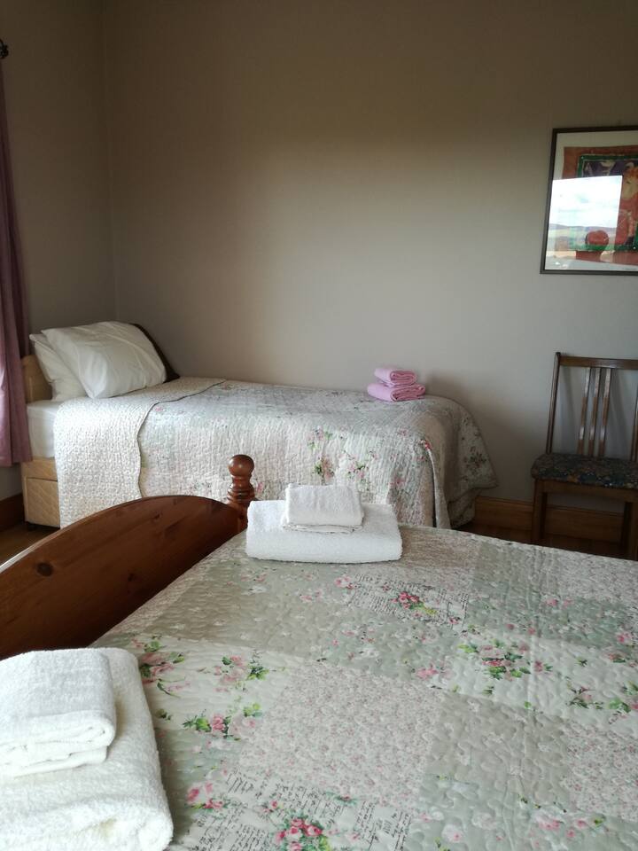 Twin Room. Hazelwood, Doneraile, Mallow - Mallow