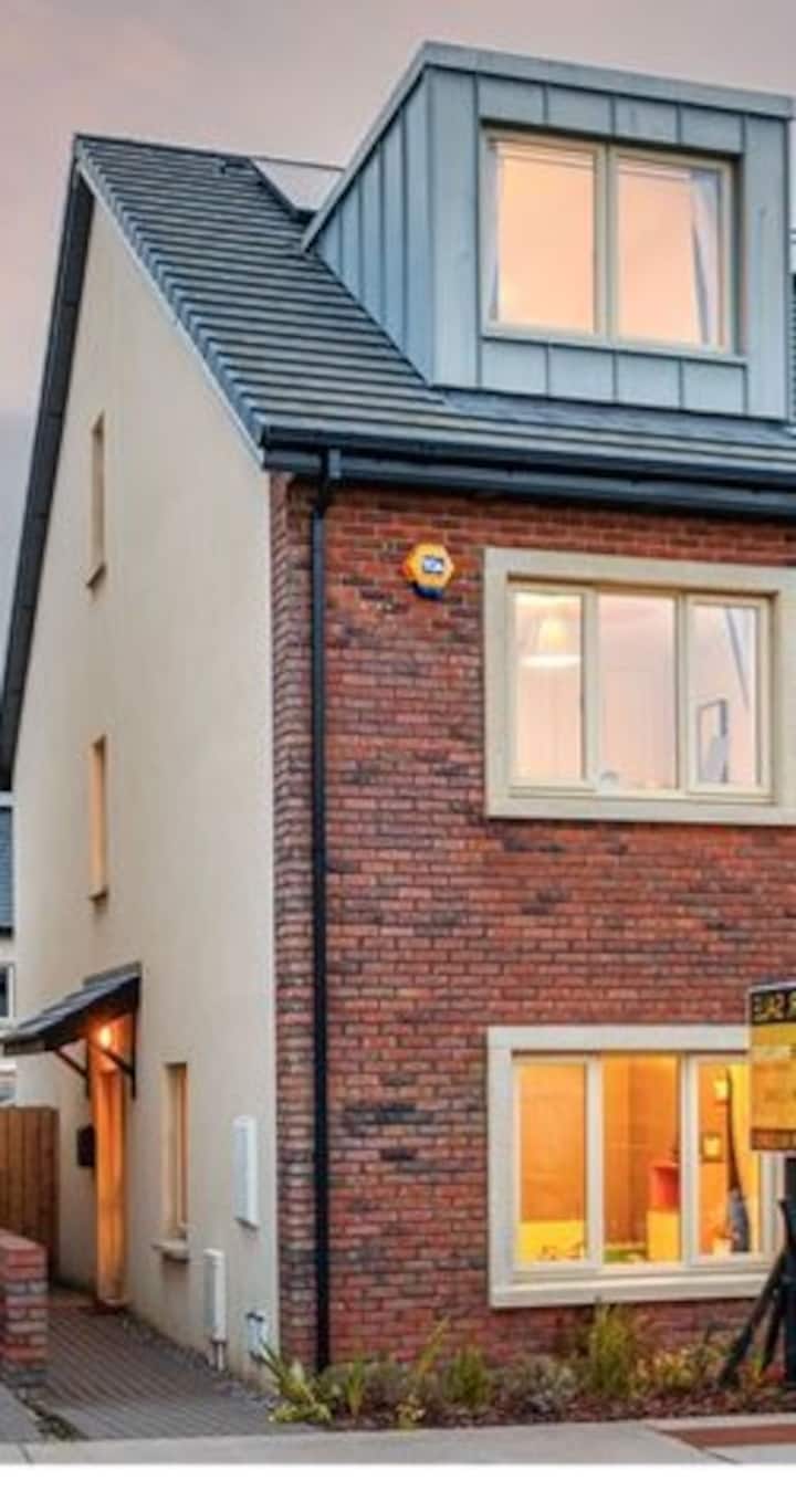 Suburban Base To Explore Dublin - Celbridge