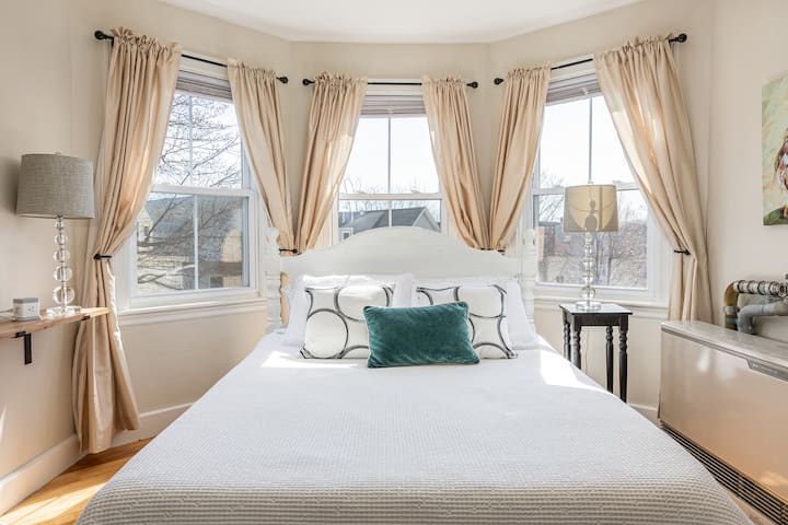 Quiet Cozy Victorian Delight - Portland, ME