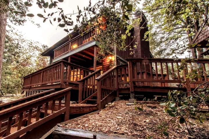 Treetop Family Retreat: Firepit * E/v * Bbq * Dogs - Idyllwild-Pine Cove, CA