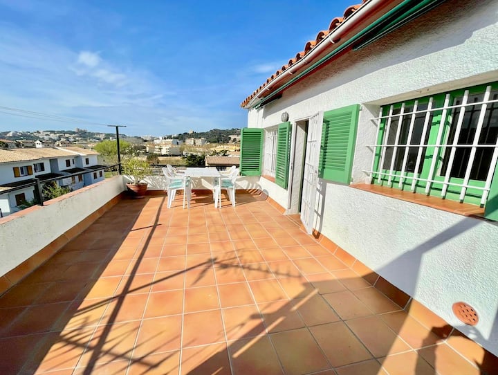 Stay In A Bright, Colorful And Comfy Apartment - S'Agaró