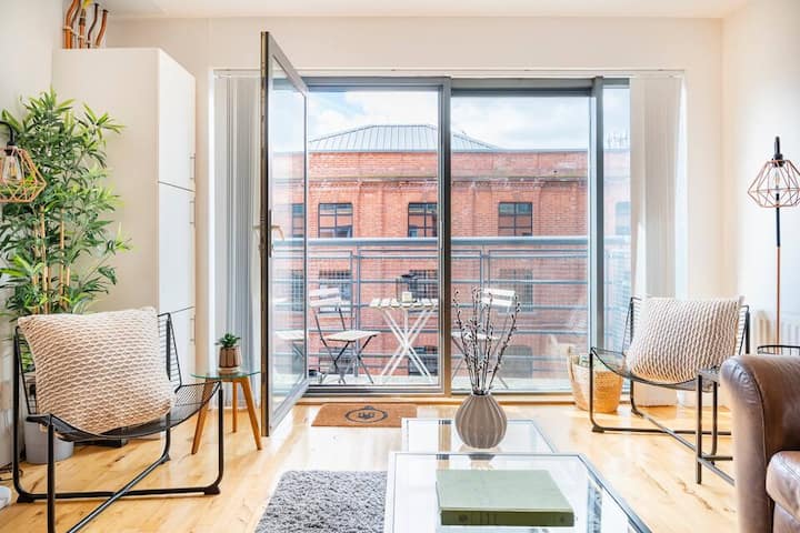 🥂 Luxury Apartment With Balcony In City Centre - Belfast