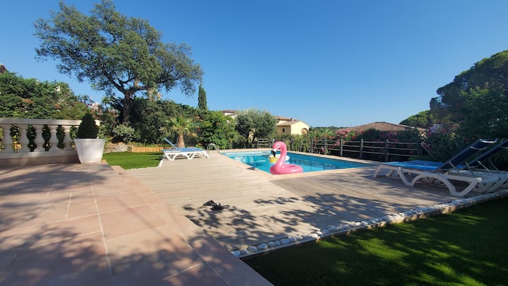 Villa Climatisée, Au Calme Avec Piscine Et Jardin - Fréjus