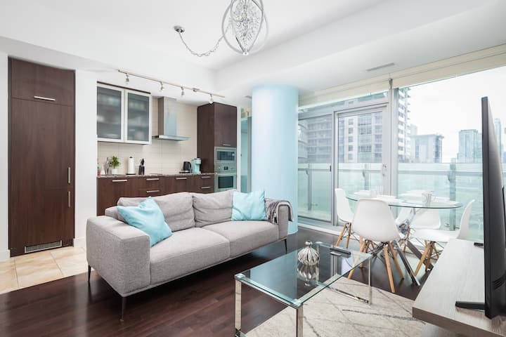 Beautiful Modern Condo | 2br + 2ba | 1000mbps Wifi - Rogers Centre