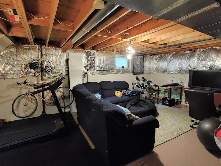 Private Suite W/kitchenette In Cool Neighborhood - Alexandria, VA