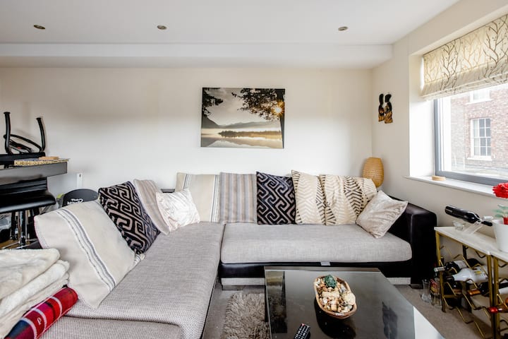 Kakra’s Place With Free Parking (One Bedroom Flat) - York