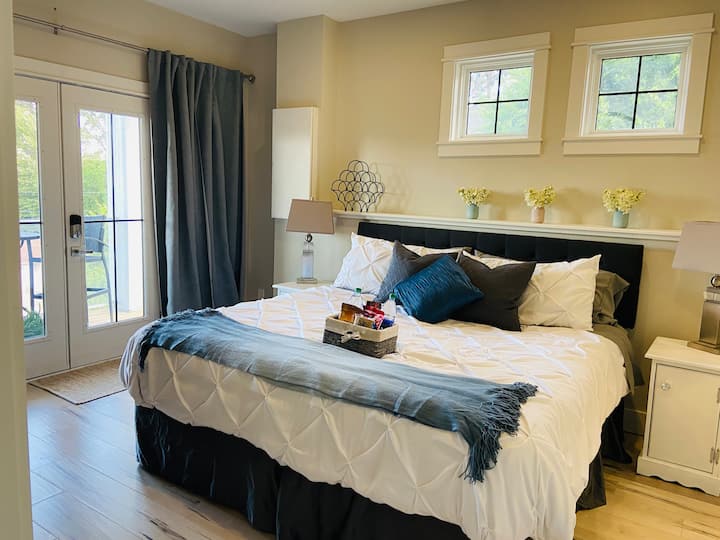 Gorgeous Mstr Suite With Private Deck & Lake View - Peachland