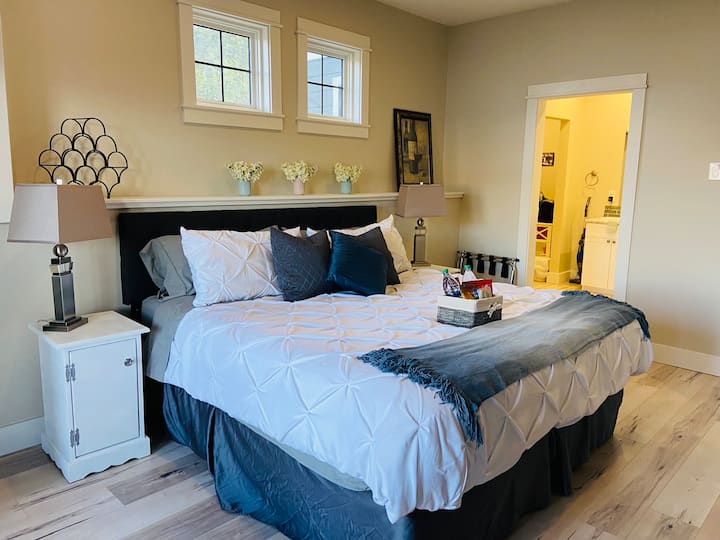 Gorgeous Mstr Suite With Private Deck & Lake View - Peachland