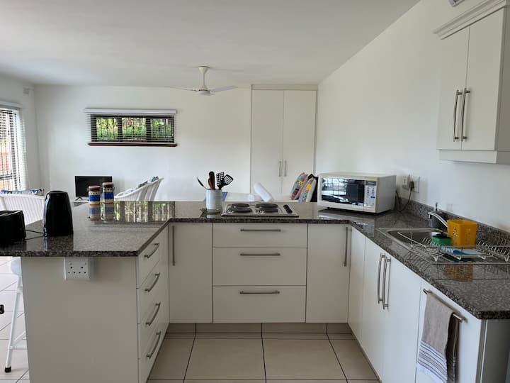 Ballito Beach Studio - Pet Friendly, Best Location - Dolphin Coast