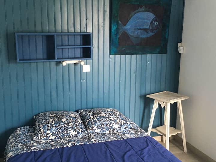 Chambre Simple Et Sympa - 1 Lit Double - La Guérinière
