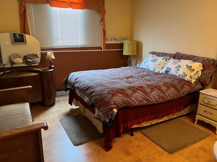Char's Landing Hostel Zprivate Suite - Port Alberni