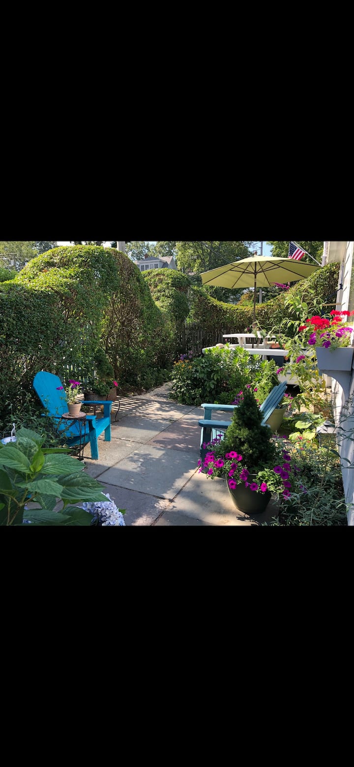 Rent Our Sea Glass Cottage  In August - Norwalk, CT