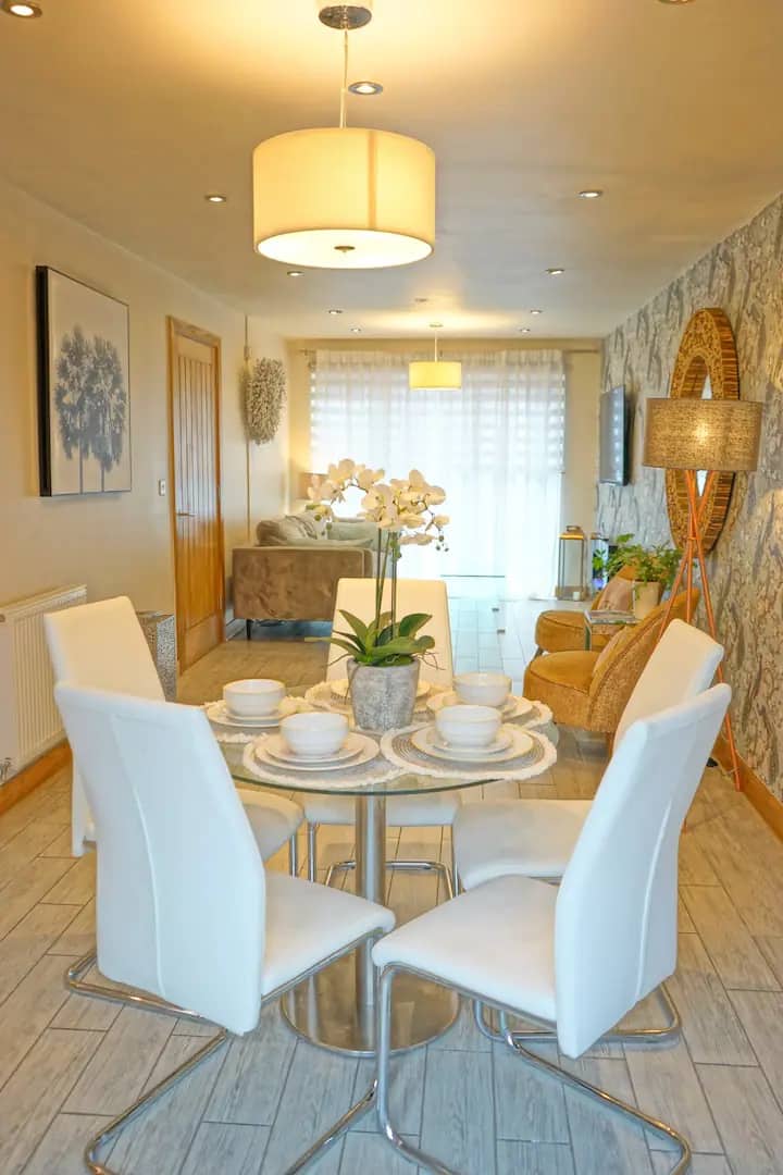 Sa1 Waterfront Villa By Village Hotel - Swansea