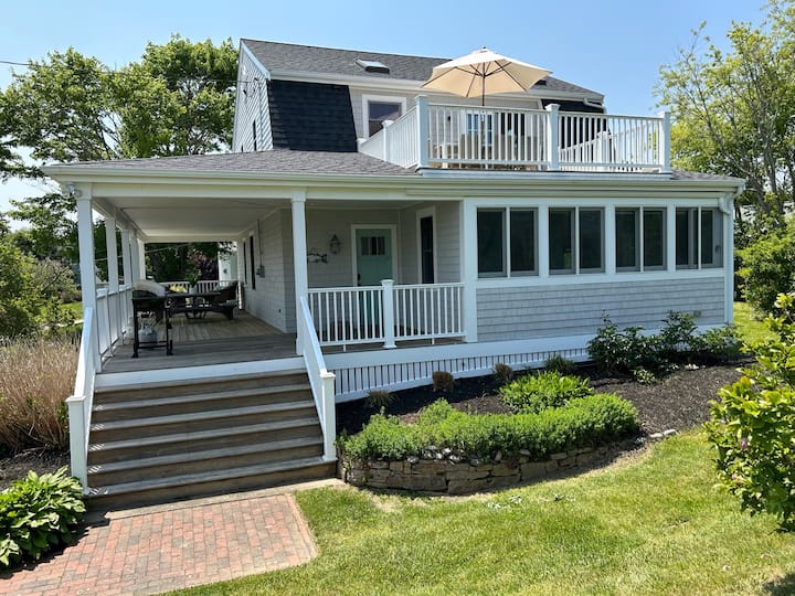 Bellamente Renovado Waterview Home - Narragansett, RI