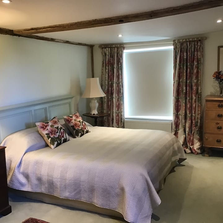 Central Village Location With Local Amenities - Cranbrook
