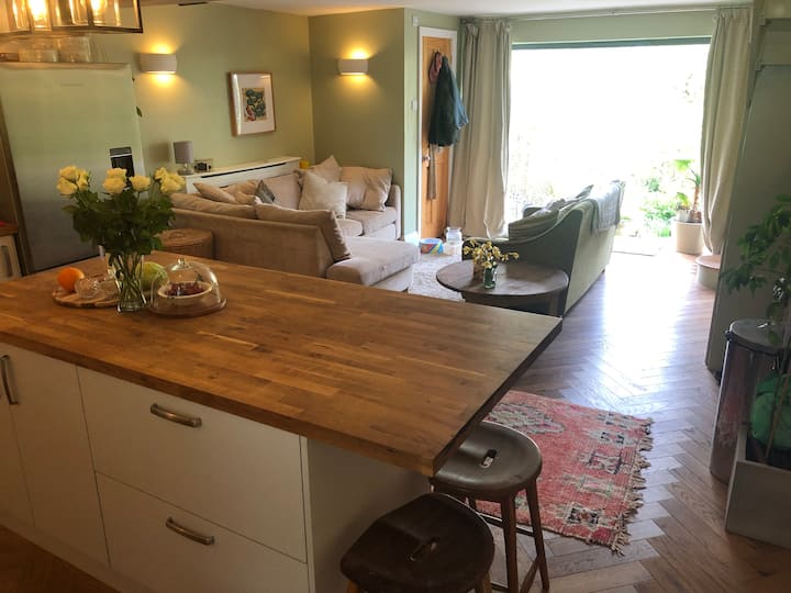 2 Lovely Double Rooms W. Private Guest Bathroom - Saltford