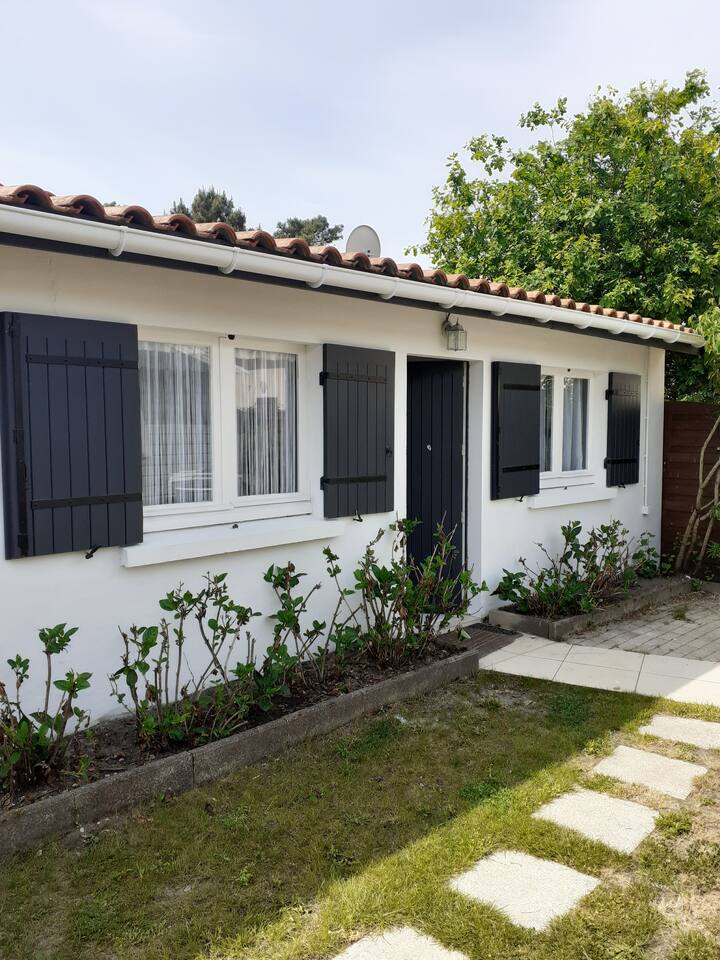 Petite Maison à  700m De L Océan Et 500m Du Centre - Vendays-Montalivet