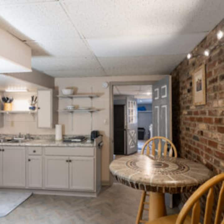 Pet Friendly Studio With Patio/free Laundry - Roanoke, VA