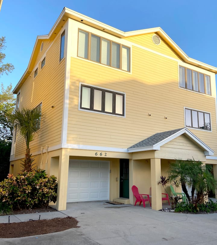 A Vacation Condo That Feels Like Home, Only Nicer. - Longboat Key, FL