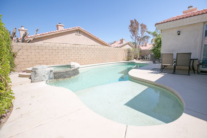 Mermaid House Pool 2500sf 4b3b Close To Everything - La Quinta, CA