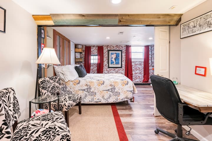 South St Louis City Celler Suite - St. Louis, MO