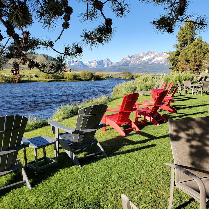 Riverside Kitchen Cabin With One Queen Bed - Stanley, ID