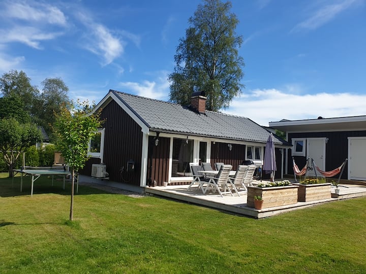 Nyrenoverad Ljust Inredd Stuga, Nära Badsjö. - Borås
